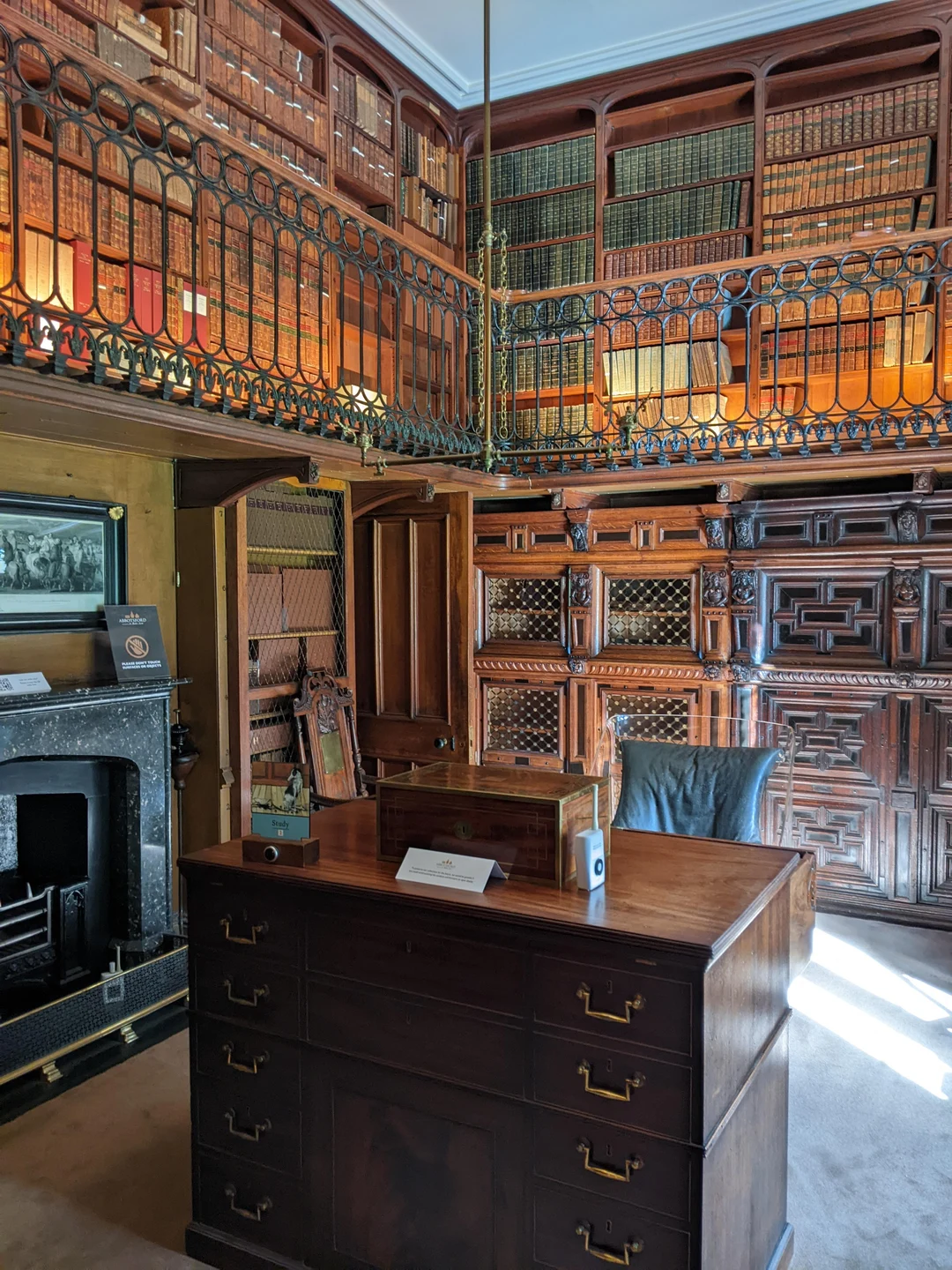 Sir Walter Scott's study | Scrolller