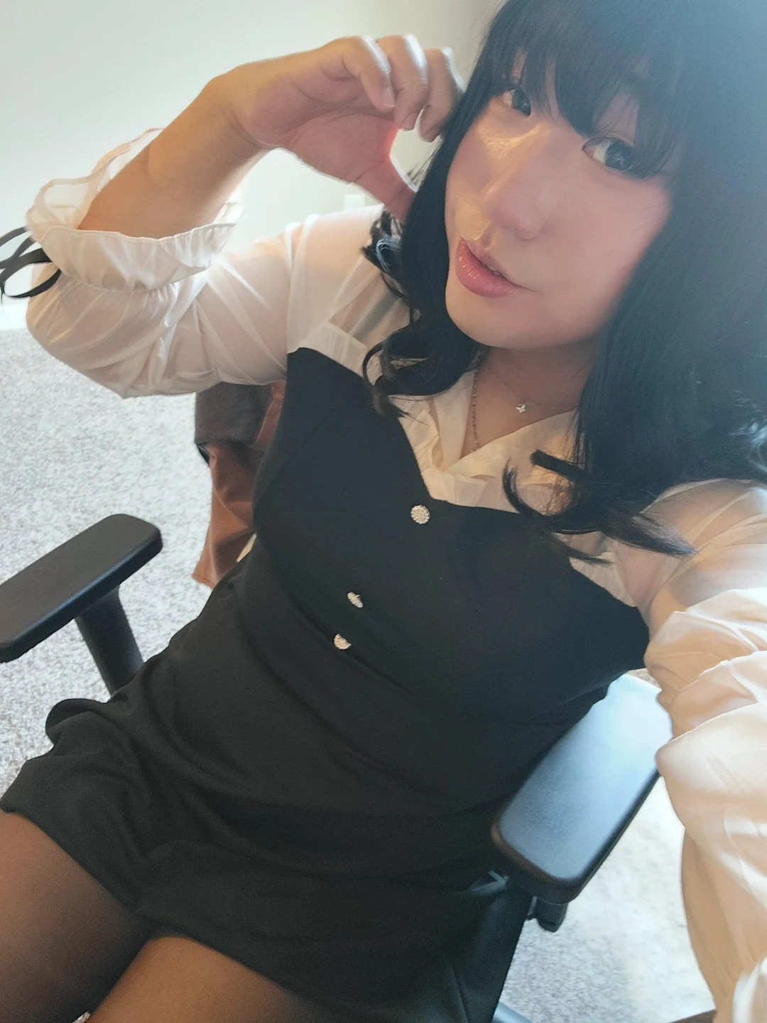 Cute poses are hard! | Scrolller