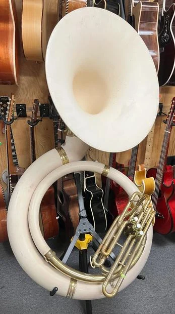 White tuba | Scrolller