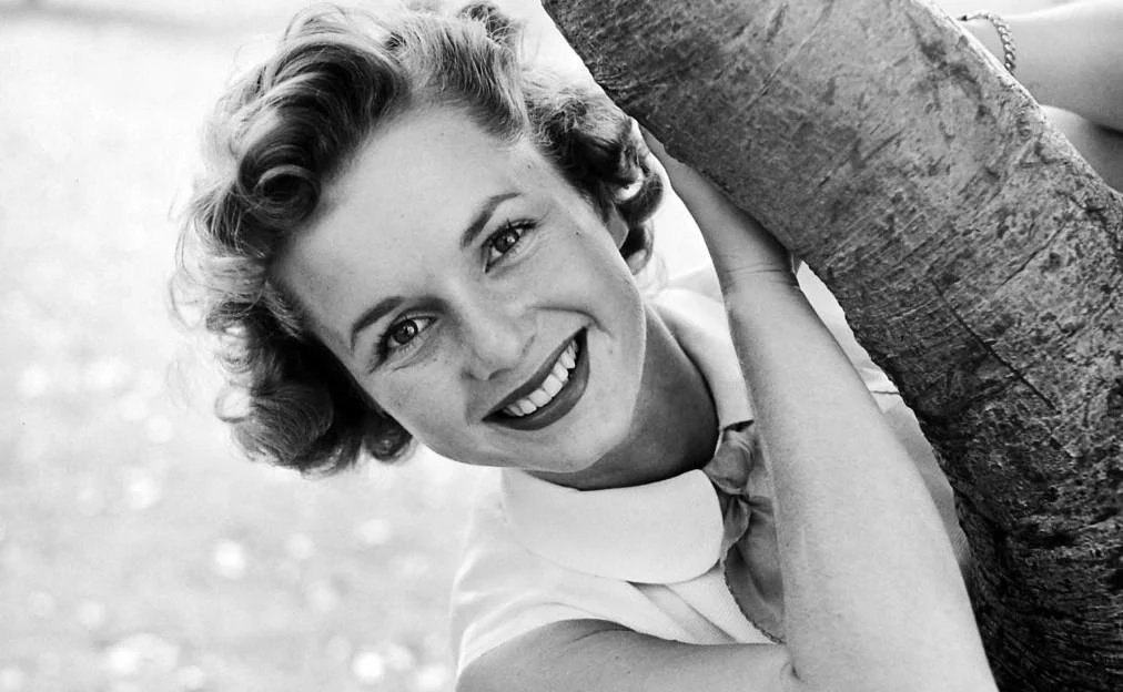 18 year old Debbie Reynolds, 1950 | Scrolller