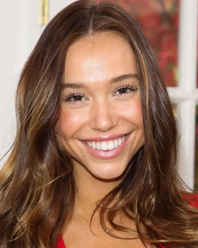 Alexis Ren | Scrolller