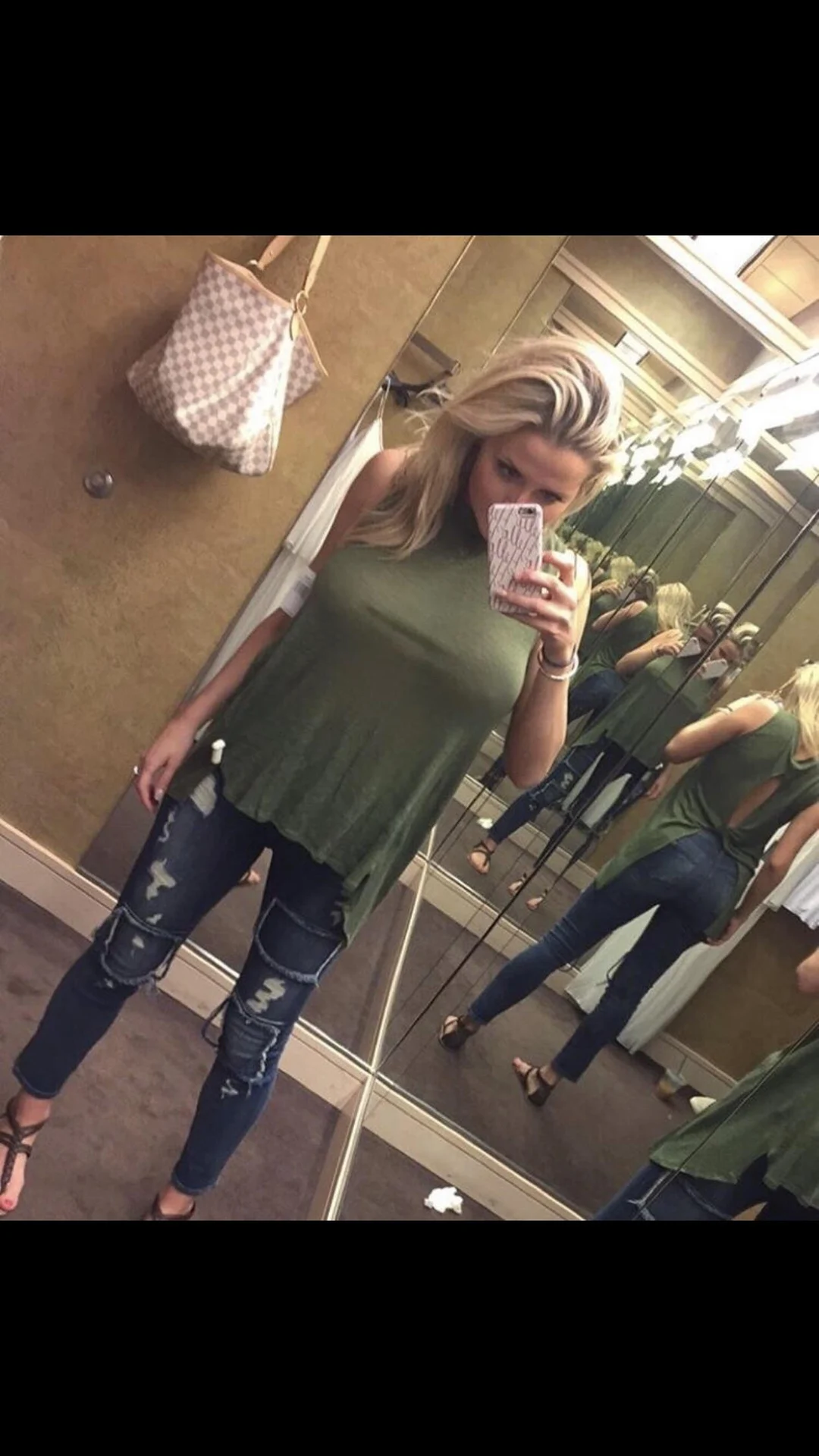 Bit cold | Scrolller