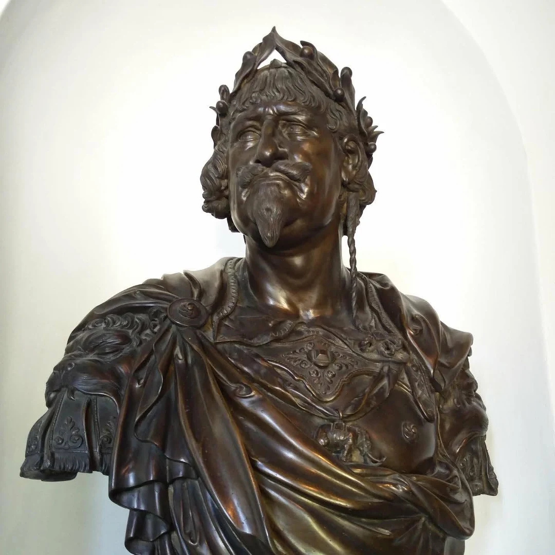 Help Identifying a Sculpture | Scrolller