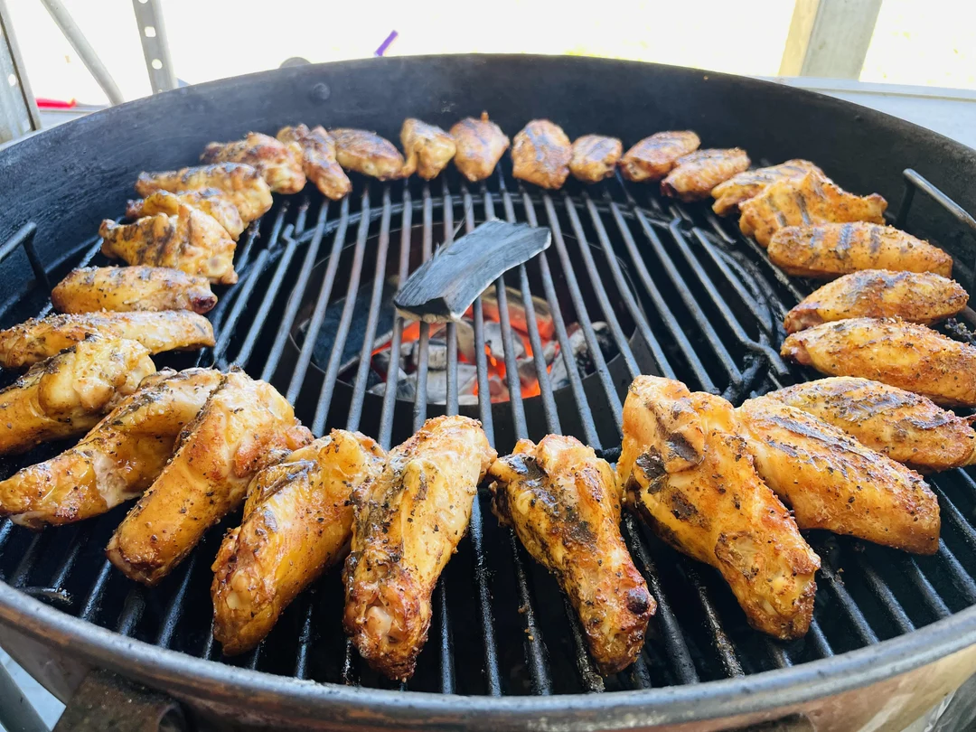 Wings on the Weber Kettle with Vortex | Scrolller