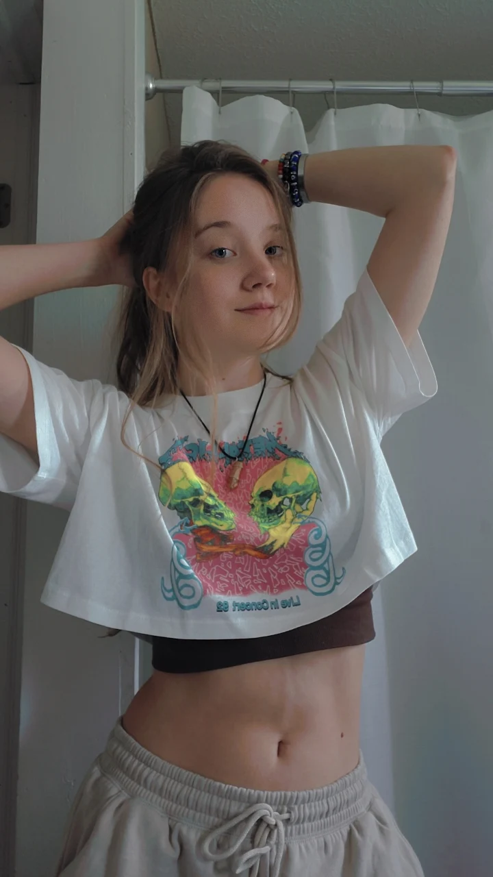 Ok this might be a very cropped crop top | Scrolller
