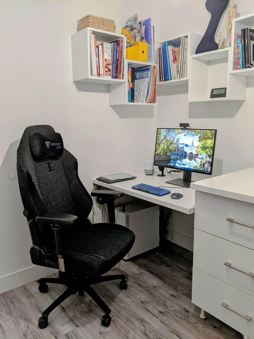 The setup is complete #secretlab | Scrolller