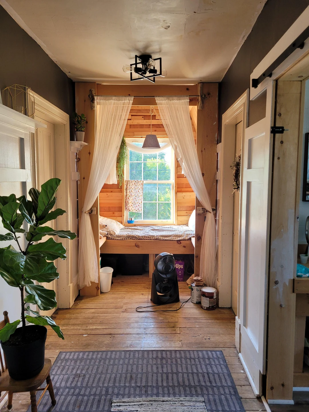 friend's hallway nook | Scrolller