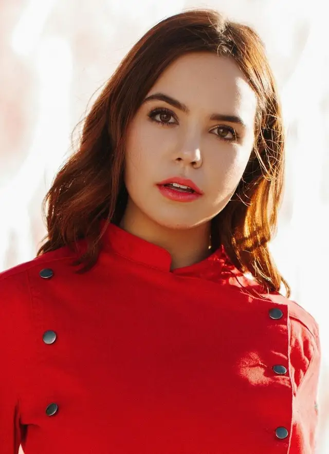 Bailee Madison | Scrolller
