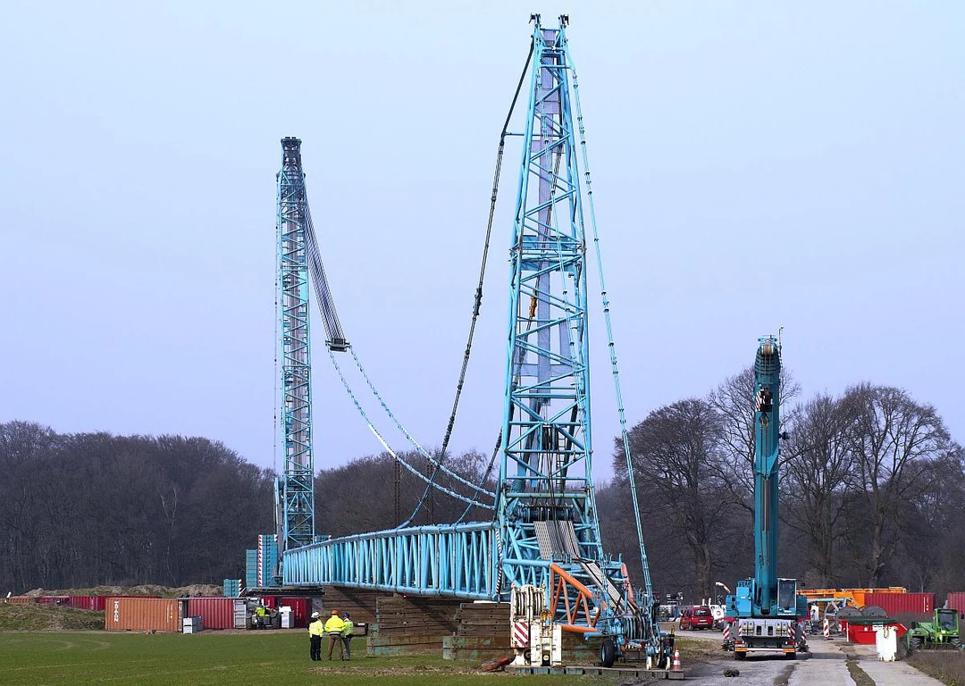 Assembling of a giant mobile crane - capable of installing 5 MW wind turbine nacelles onto 159 m ...