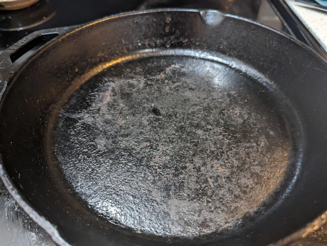 Inexperienced cast iron owner here. This looks wrong and how can I fix it? | Scrolller