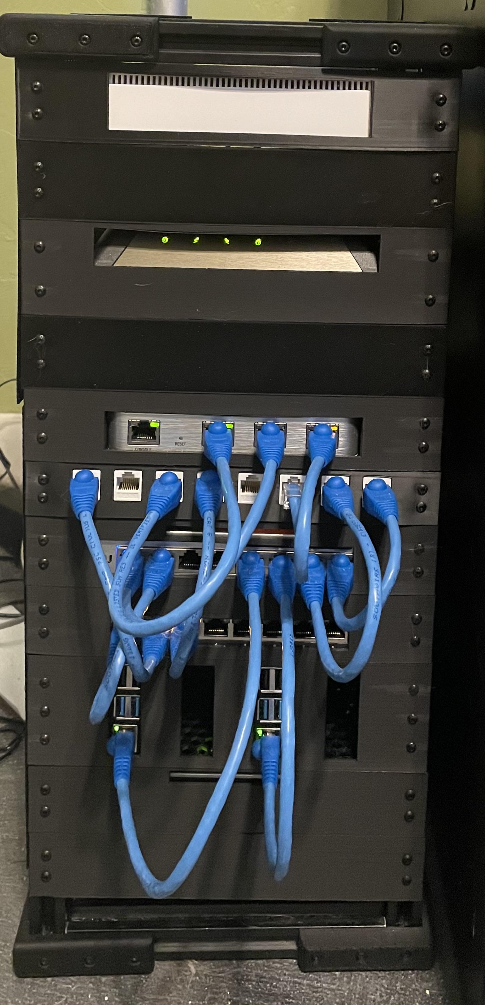 Mostly 3d printed mini network rack! | Scrolller