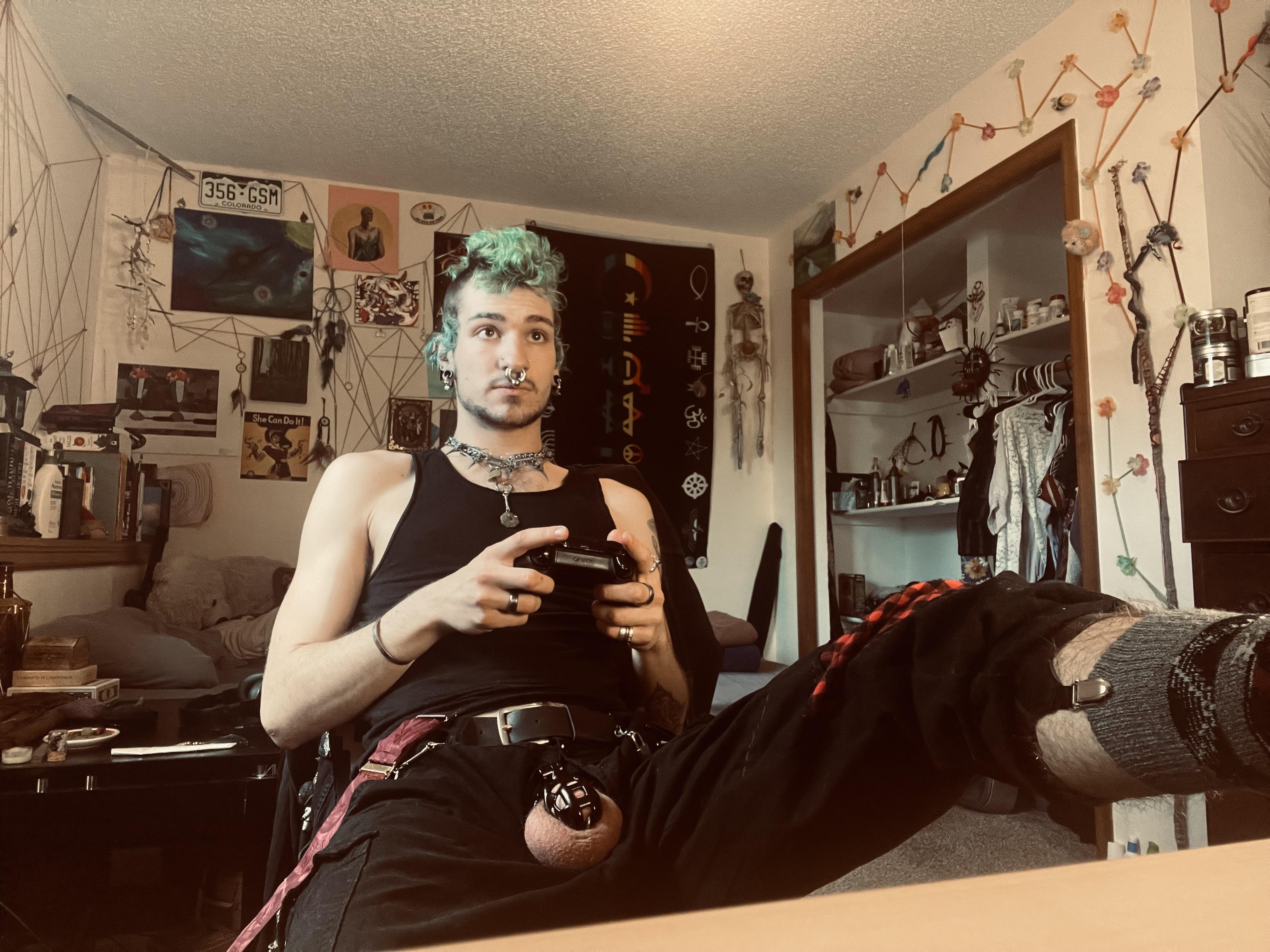 Tryna be the player under the desk for the right guy…some day | Scrolller