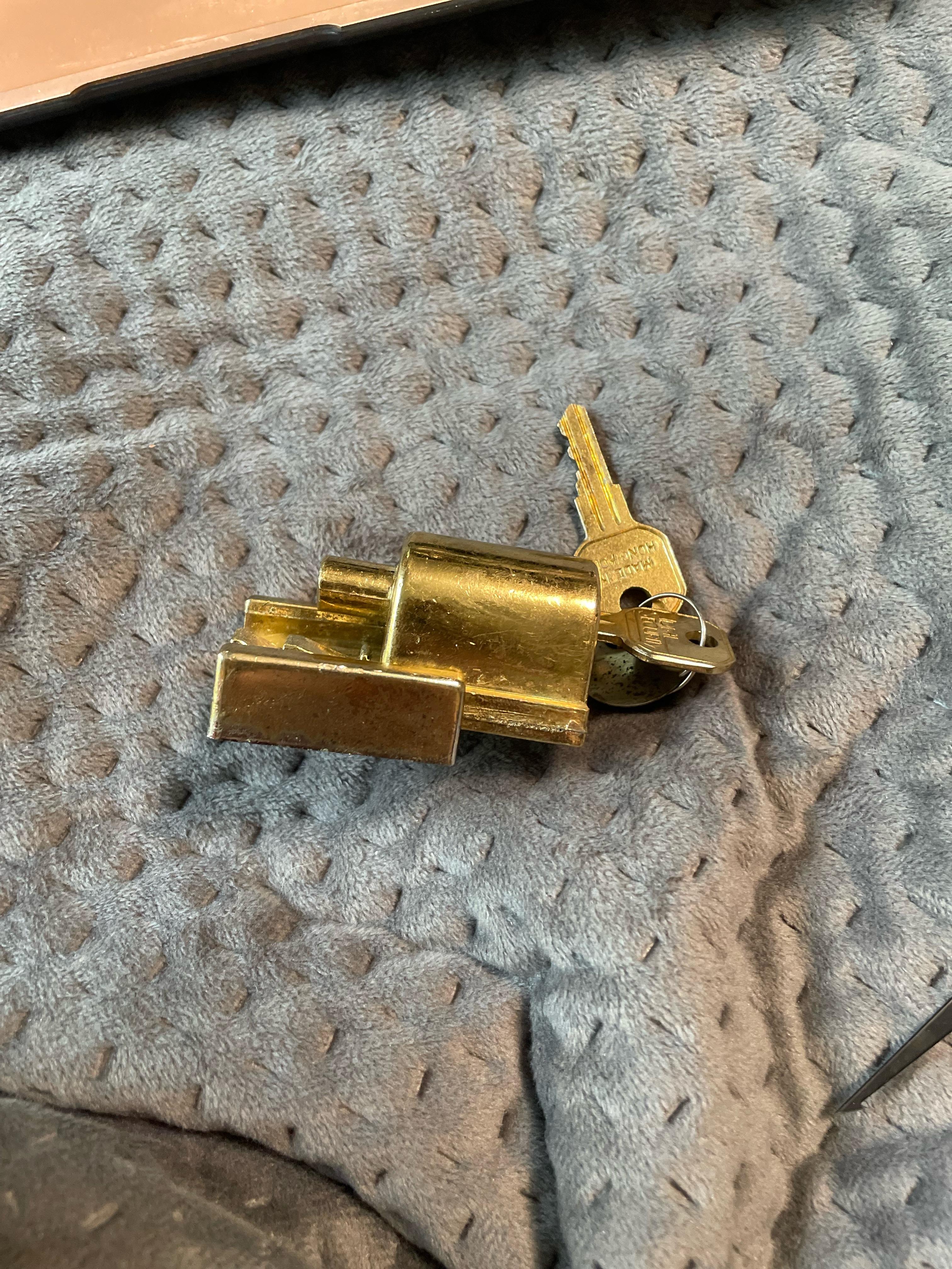 Window lock | Scrolller