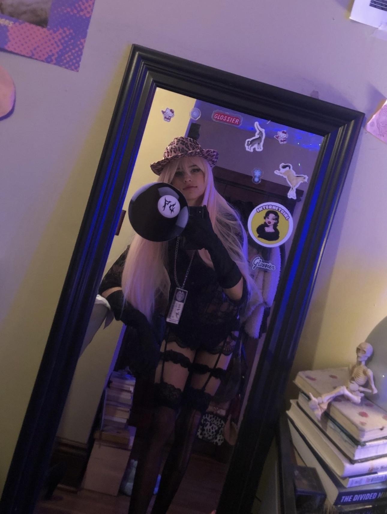 Any muscular/buff guys need a cute femboy? 🫣 | Scrolller