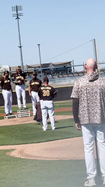 Hader takes the Crown! (Pitchers reaction drill) | Scrolller