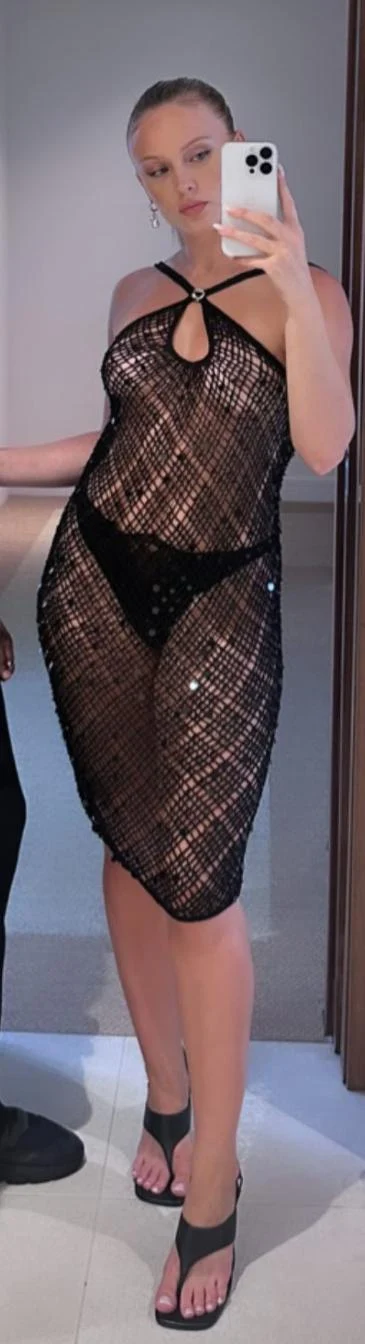 Stunning nips in visible dress | Scrolller