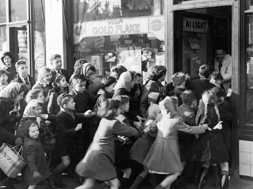 End of sweets rationing, 1953. | Scrolller