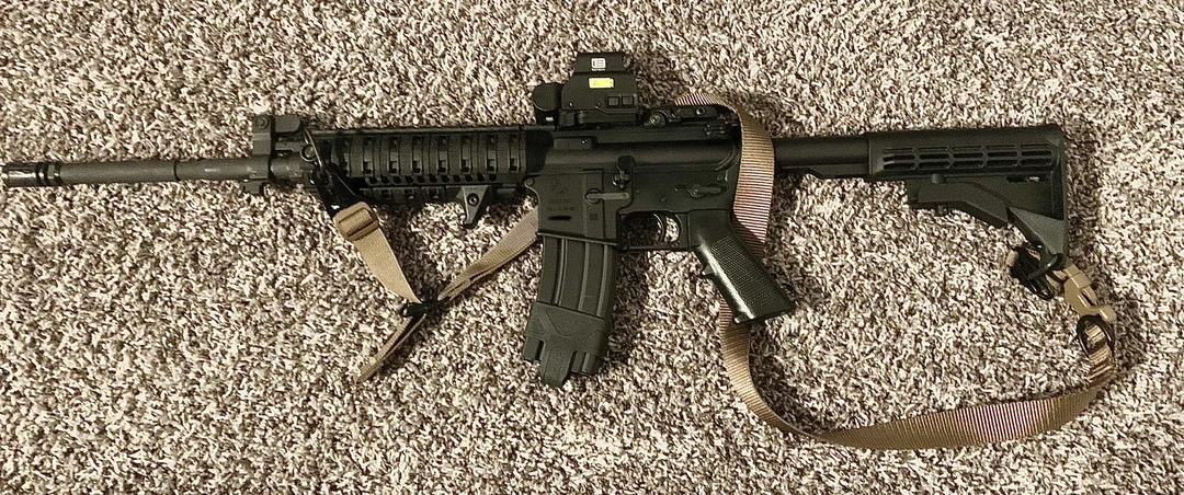 Colt M4 Monolithic | Scrolller