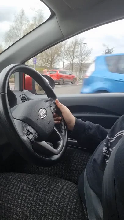 Forgive my dodgy filming, caught me by surprise... | Scrolller