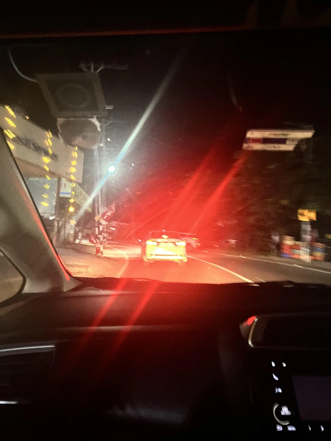 Does anyone else have the same issue?? This lens flare is everywhere!! | Scrolller