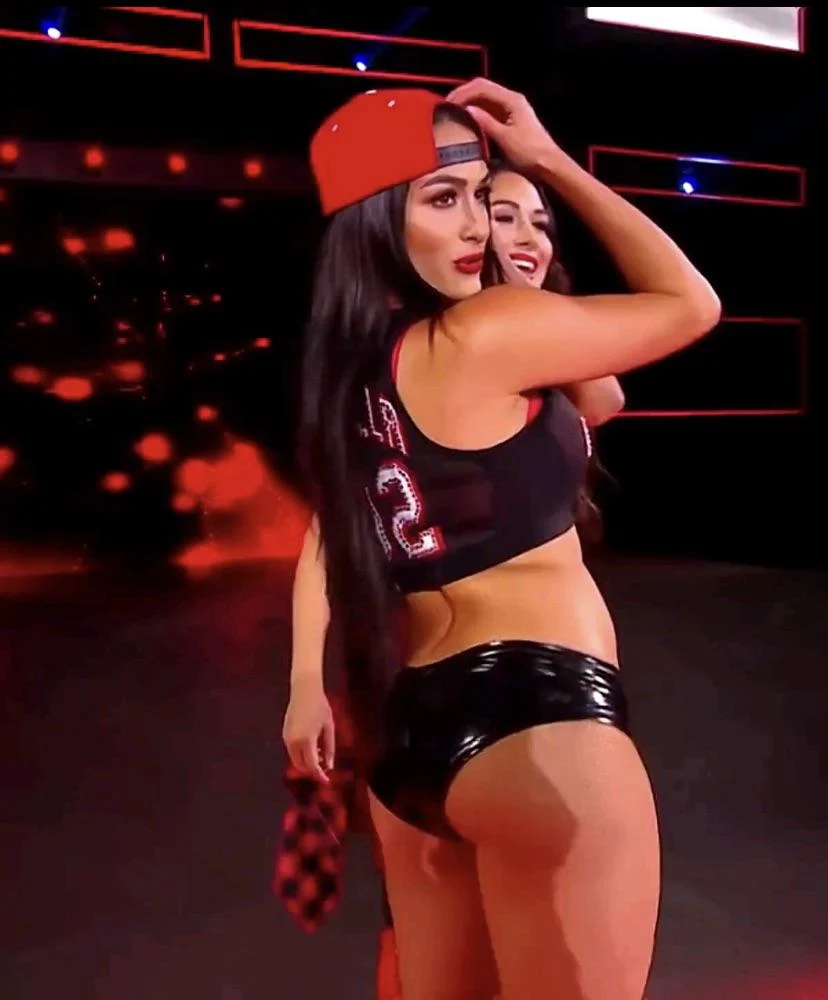 Nikki Bella | Scrolller