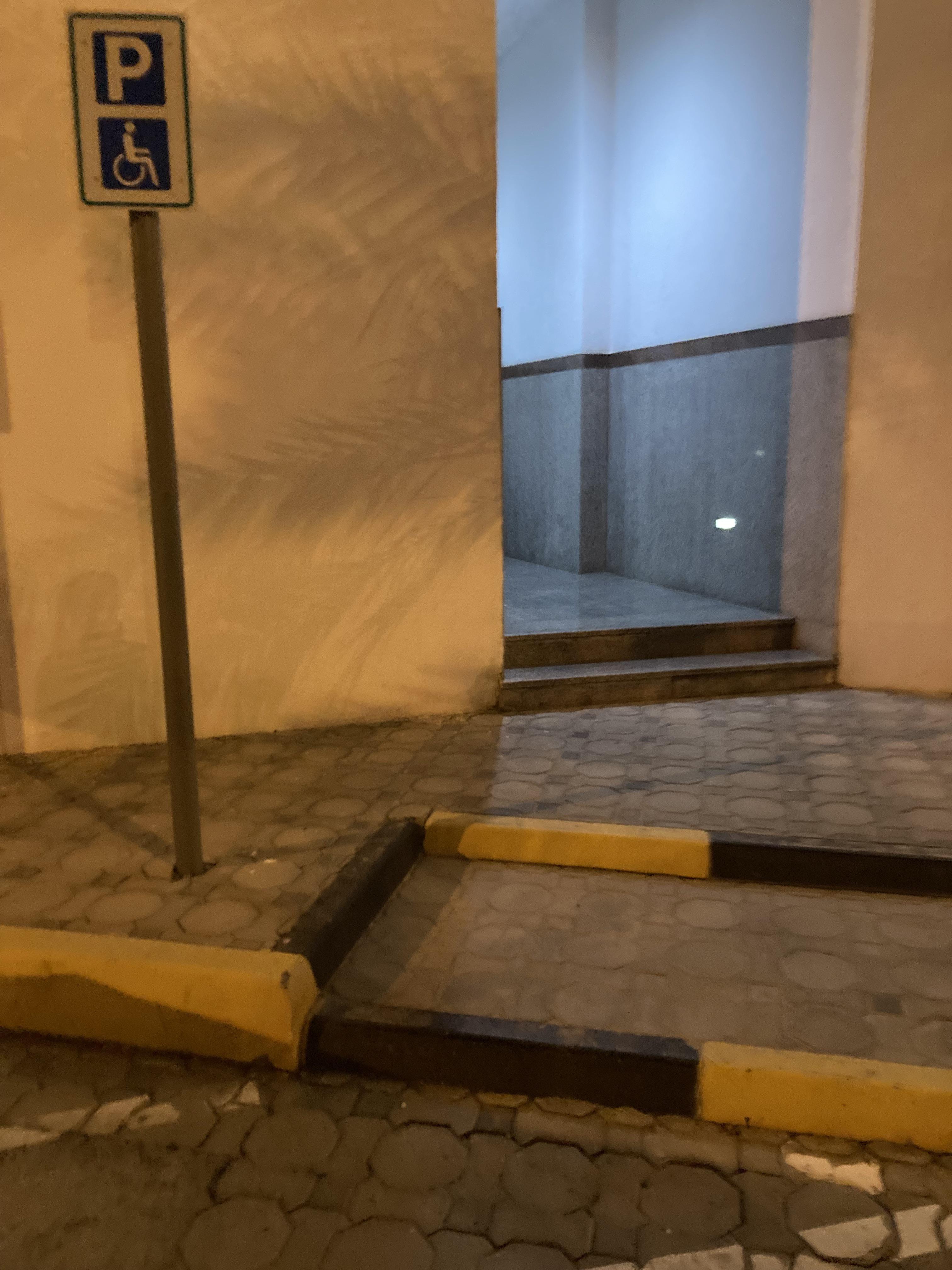 How are they supposed to use the ladder | Scrolller