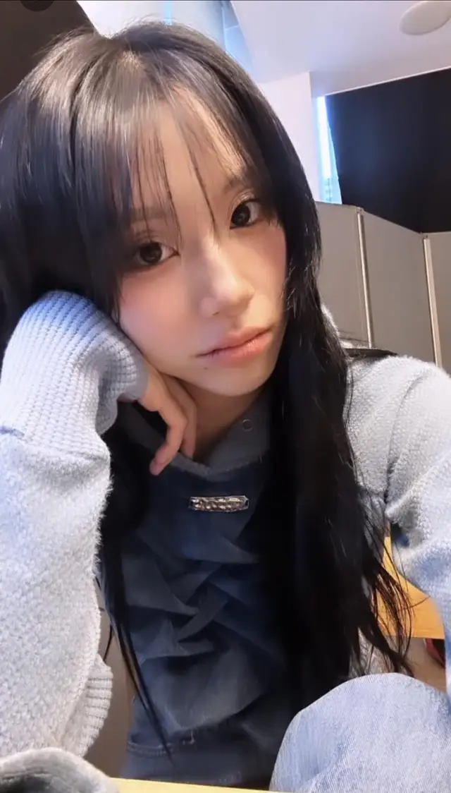 231017 Chaeyoung Instagram Story Update - Chaeyoung selca | Scrolller