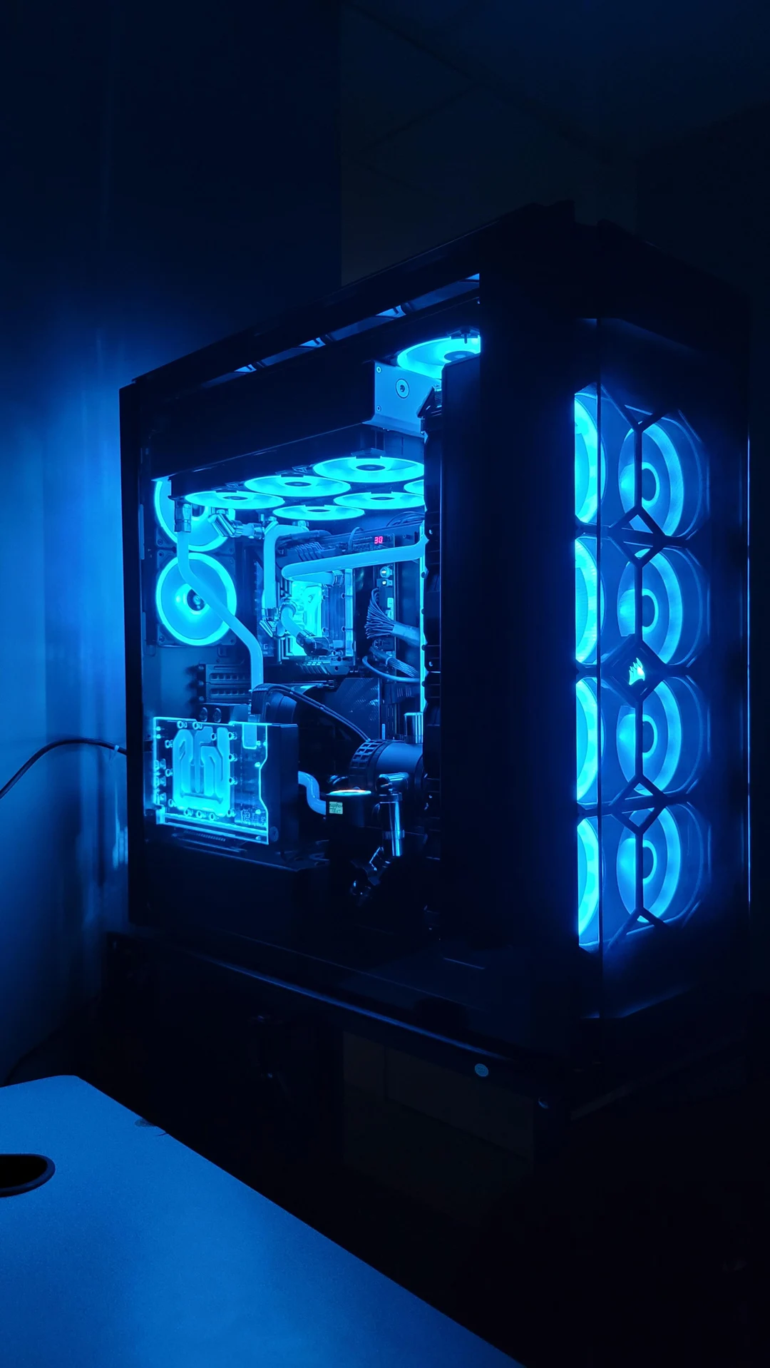 After many delays and several months, I've finally finished my 32-fan 1000D build. Now to work ...