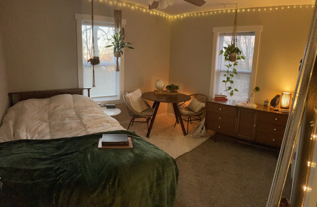 My girlfriend’s bedroom. | Scrolller