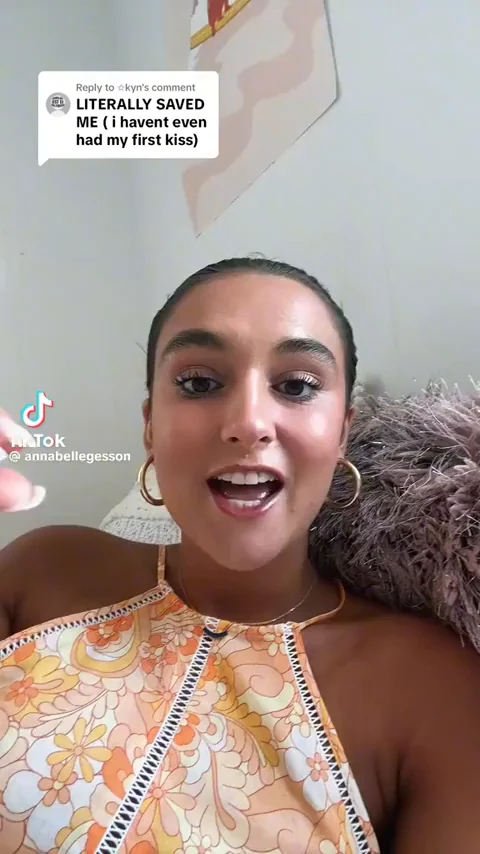 Tips for first kiss | Scrolller