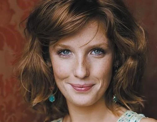Kelly Reilly Scrolller