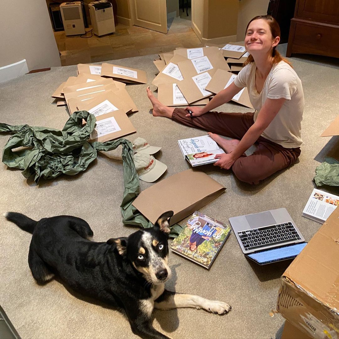 Shipping orders | Scrolller