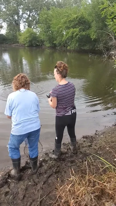 3 generations fishing together. Not my PB, but the biggest one of the day. | Scrolller