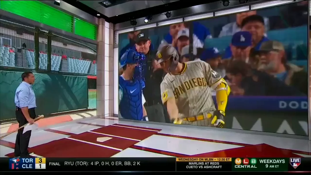 [MLBNetwork] Ha-Seong Kim has become one of the best two-way players in baseball 🔥 | Scrolller