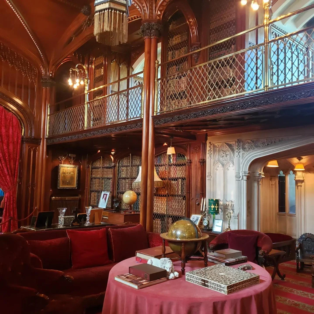 Library at Arundel Castle | Scrolller