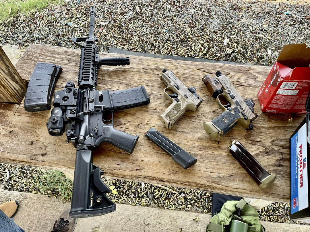 M4 and company. All FN’s. | Scrolller