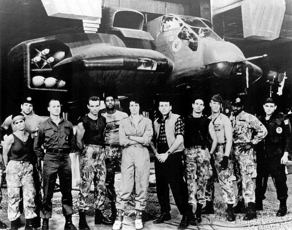 A behind the scenes cast photo for ALIENS (1986) | Scrolller