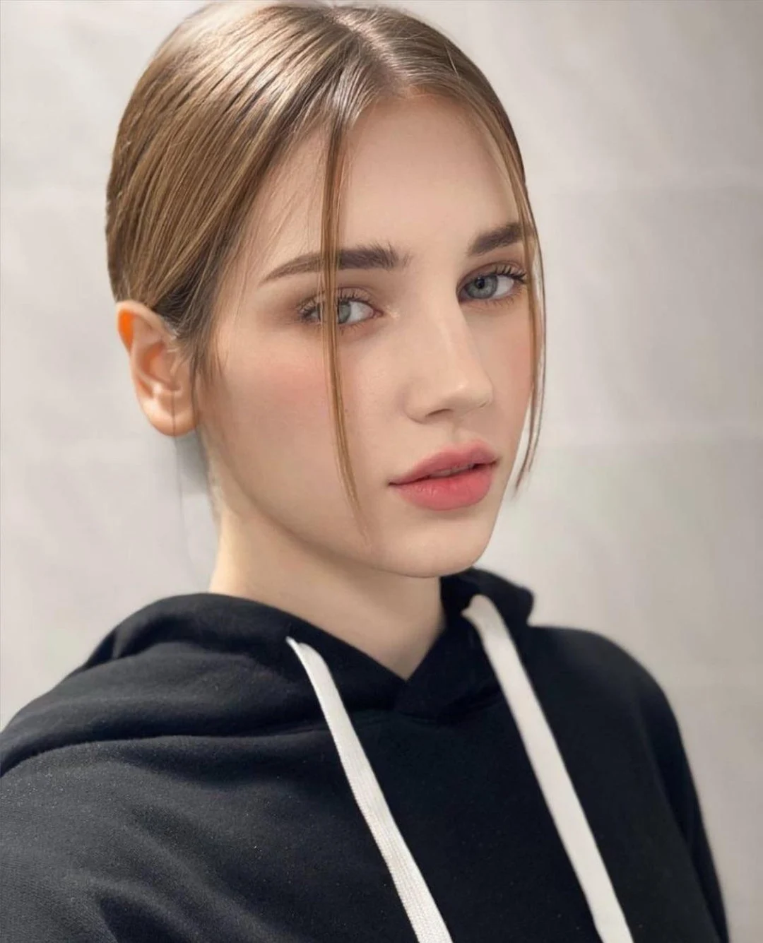 Mary Amber | Scrolller