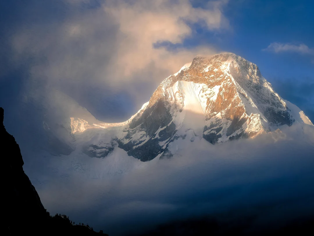 Sunrise over Huandoy, seen from Portachuelo viewpoint, Peru [OC][4000x3000] | Scrolller