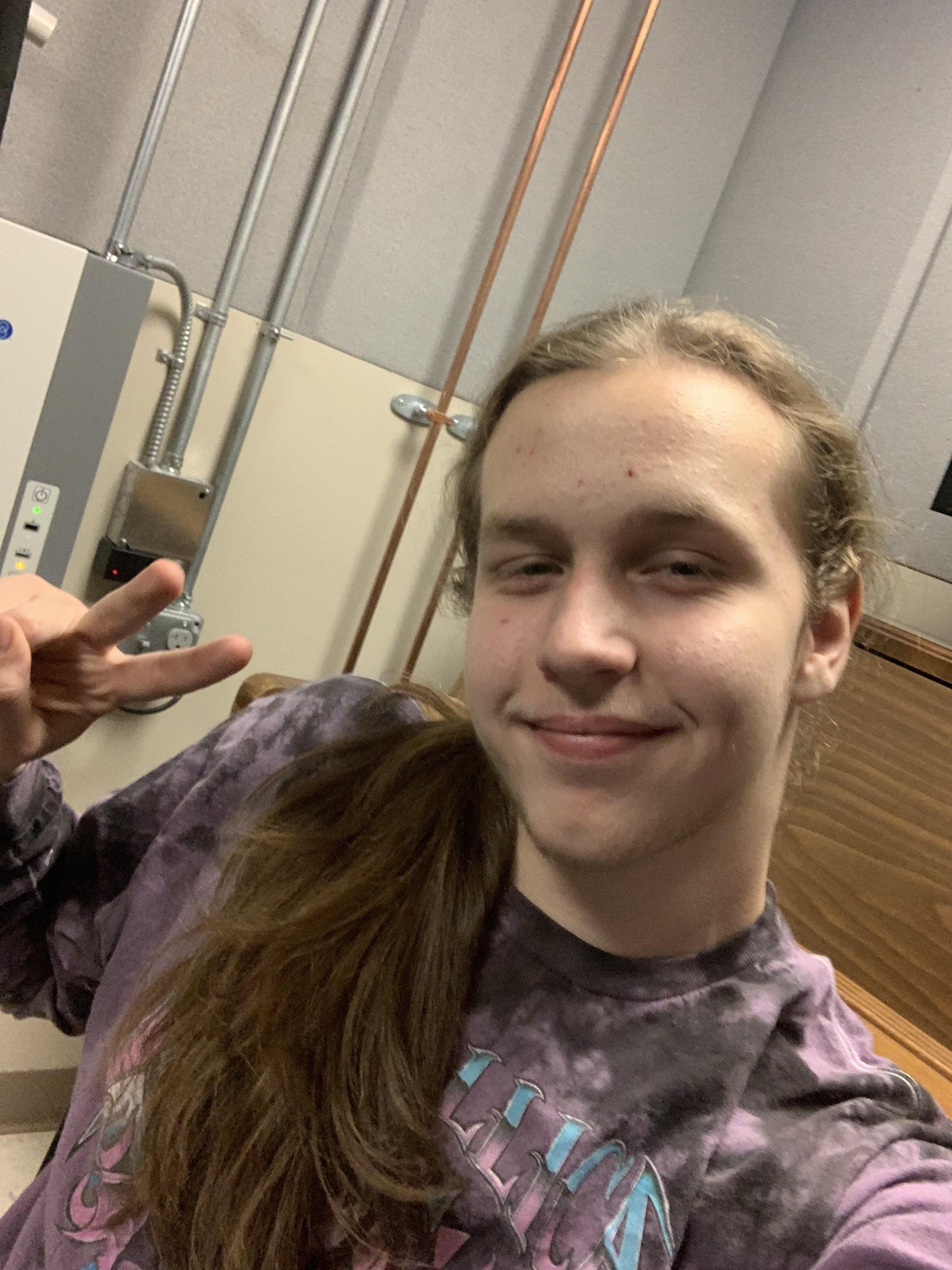 Good afternoon everybody! | Scrolller