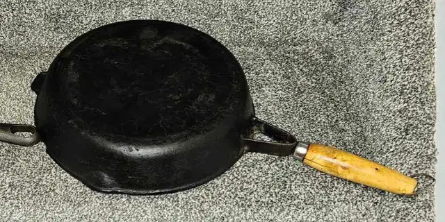 Unmarked Skillet? | Scrolller