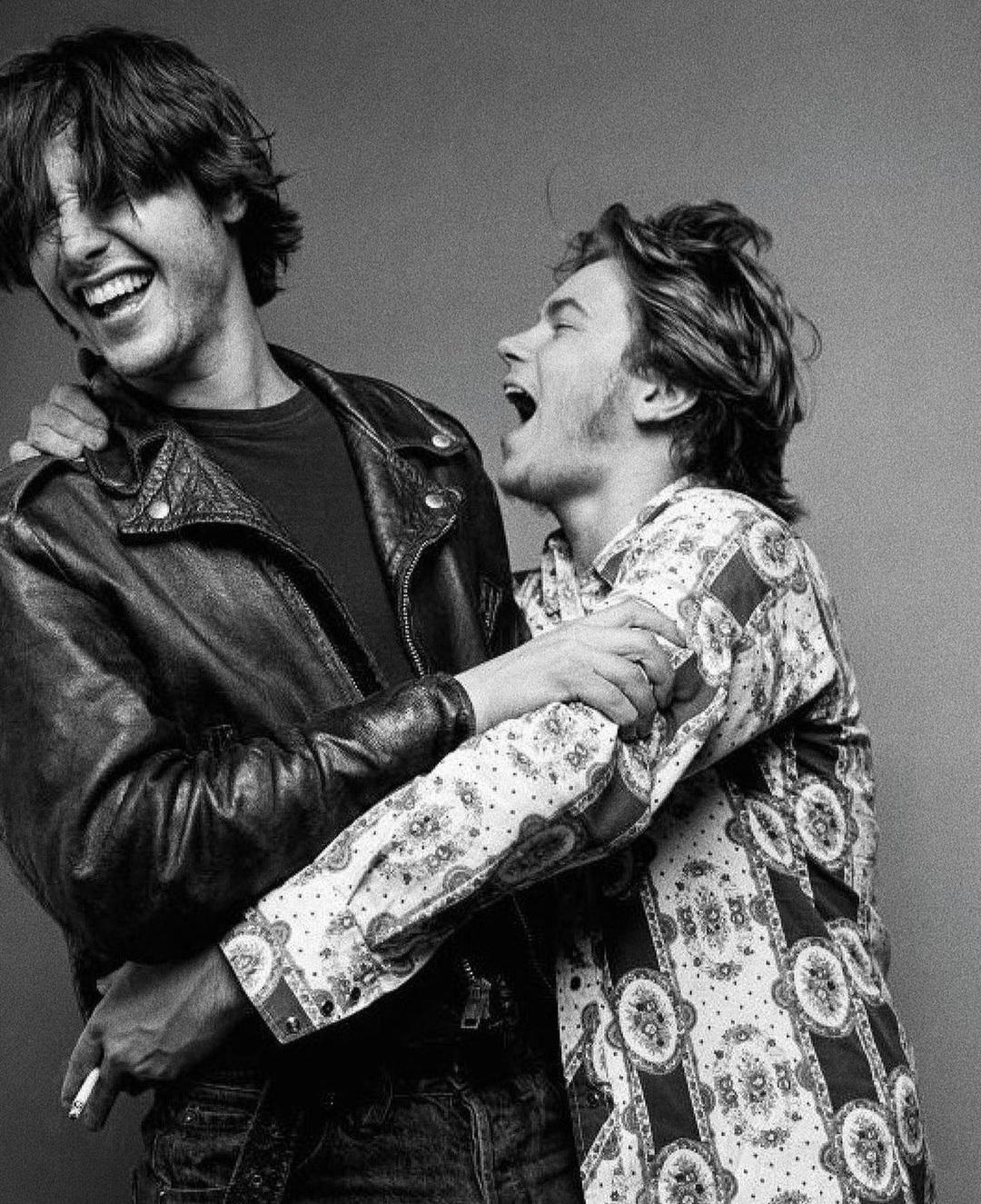 Keanu Reeves and River Phoenix. 1991. | Scrolller