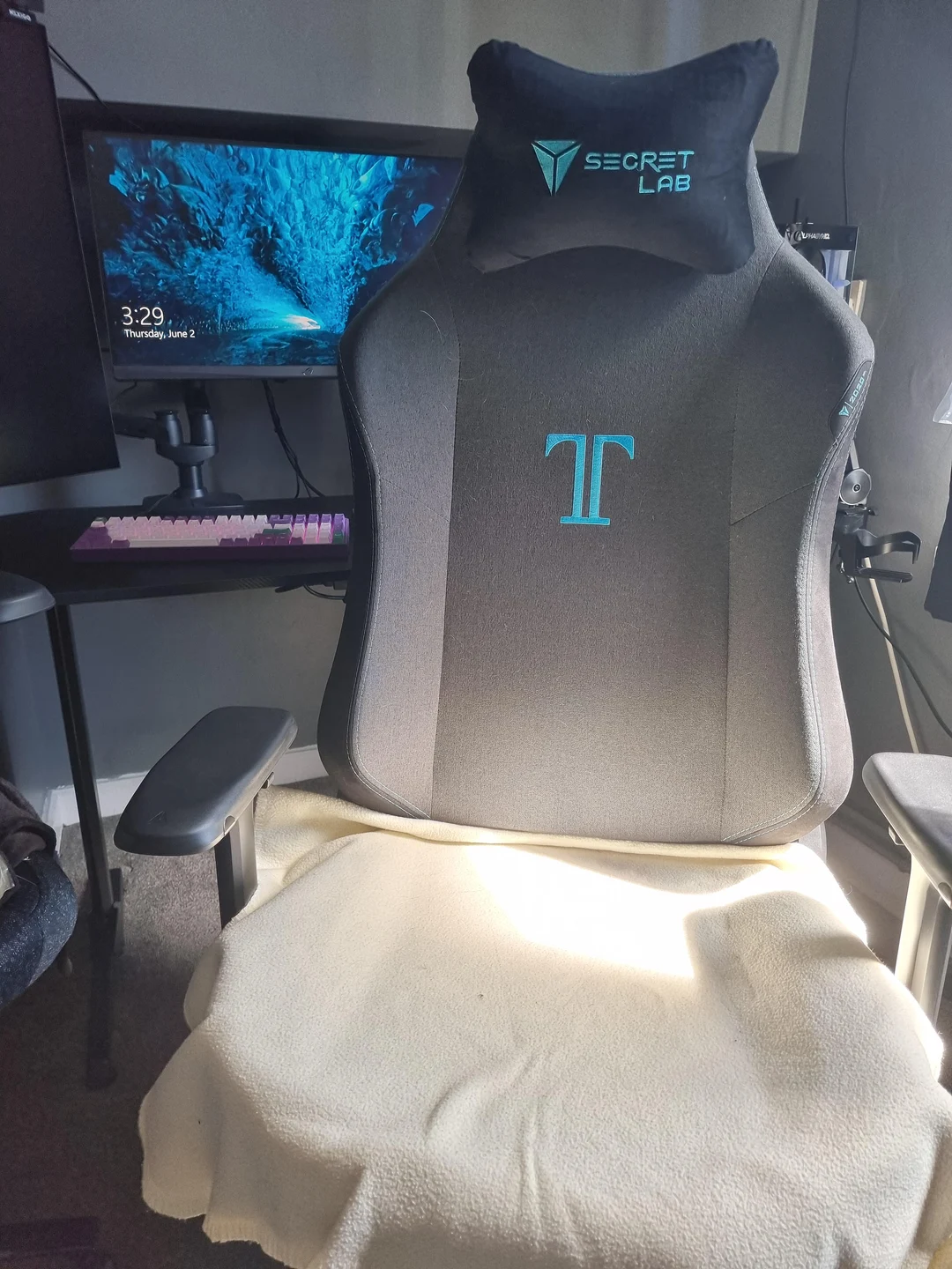 Got my secretlab chair! | Scrolller