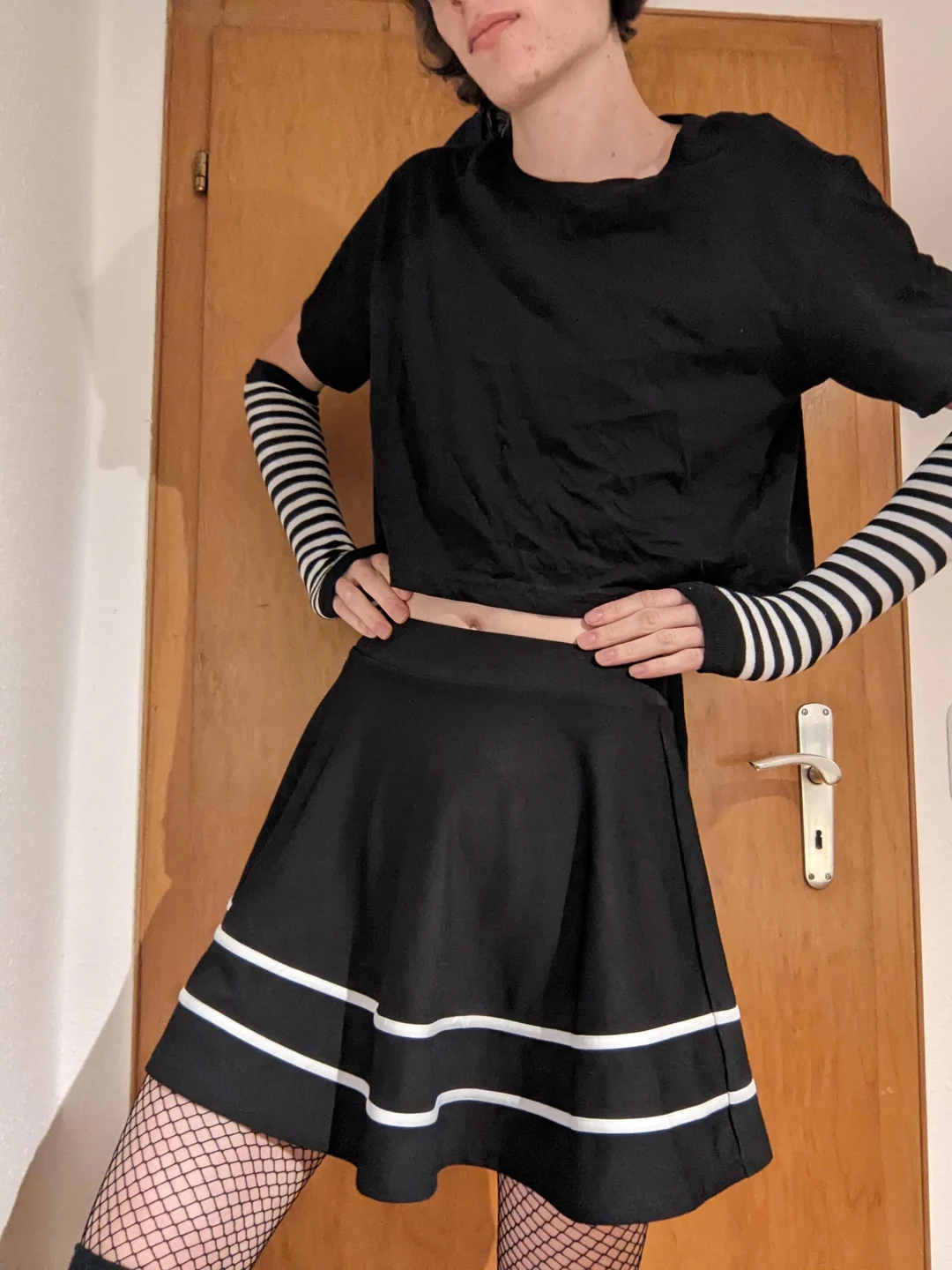 Real strong men reveal their cute tiny waists :3 | Scrolller