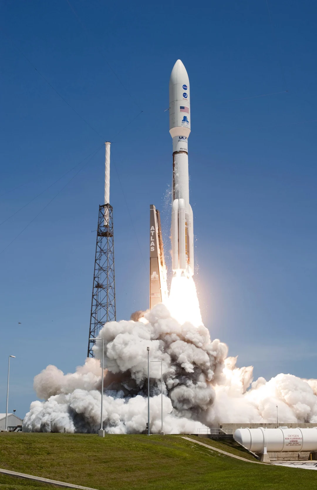 Discover more like Spaceporn: NASA's Juno spacecraft launches atop an Atlas V rocket at Space ...