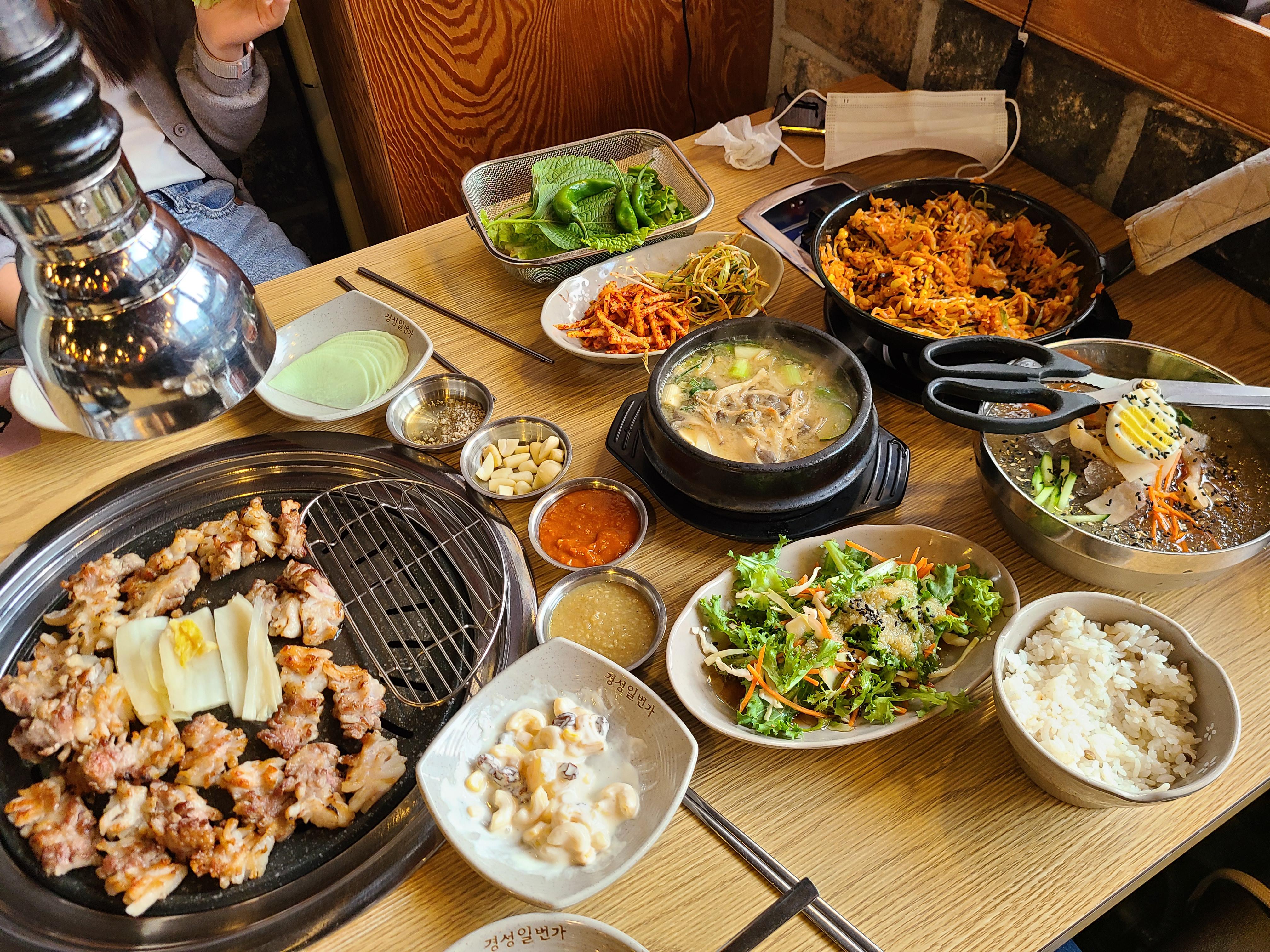 [I ate] Korean Pork Belly BBQ and various Banchan! | Scrolller