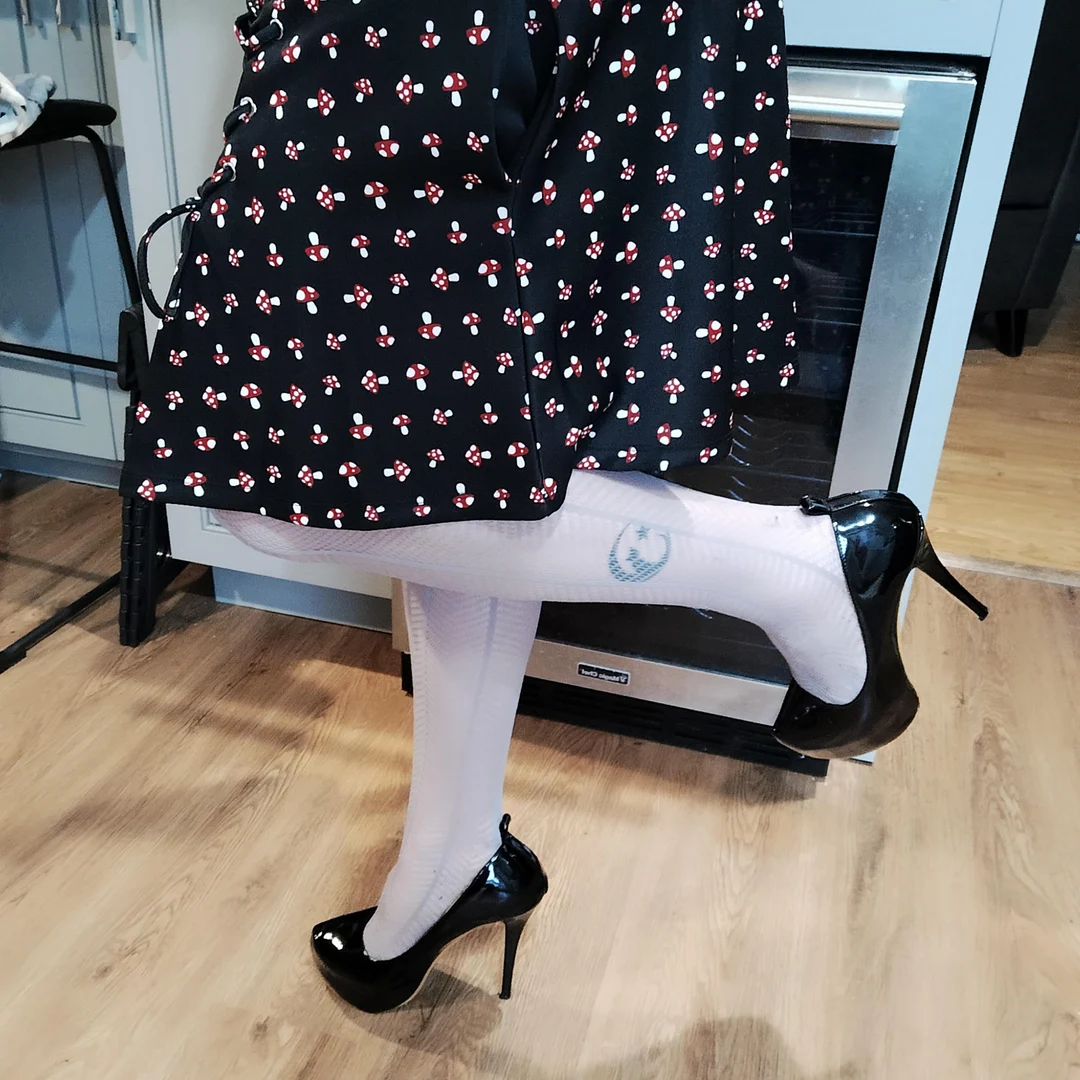 stepping | Scrolller