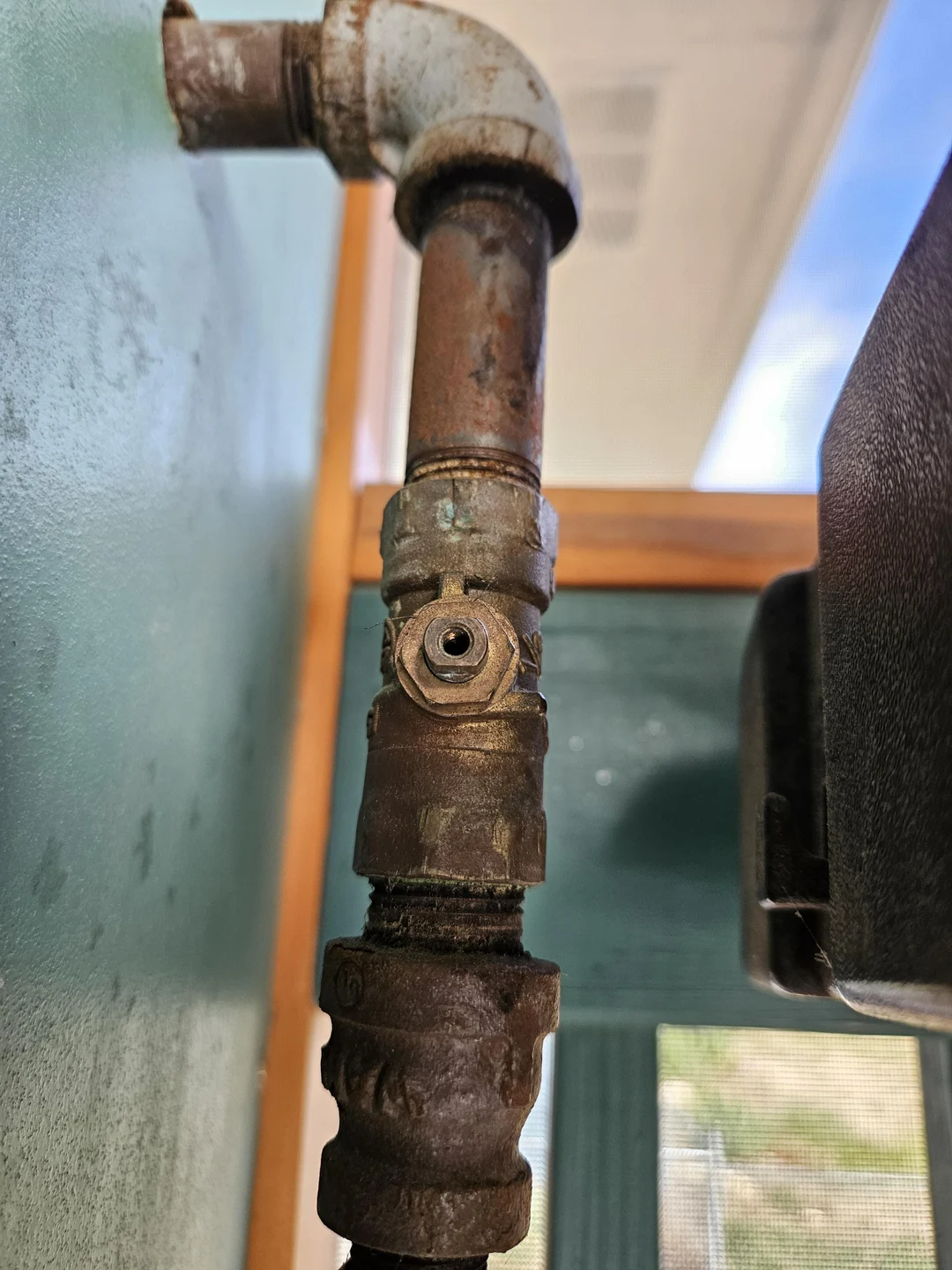 Identify shut off valve | Scrolller