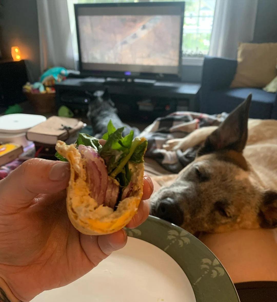 Aww mommy What's on TV? | Scrolller