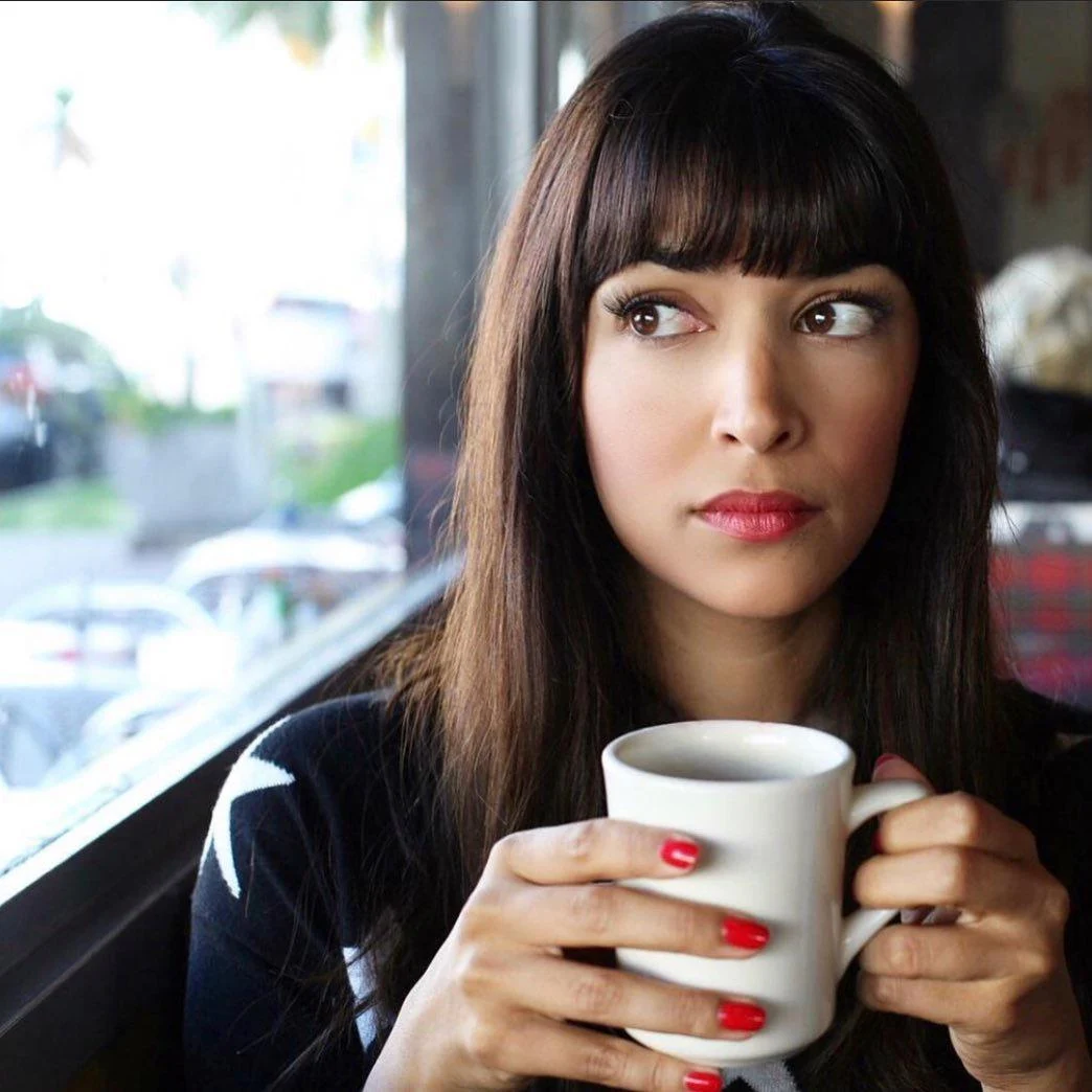 Hannah Simone | Scrolller